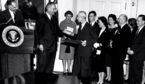 Atomic Bomb Creator | How the Destroyed the Life of its Creator ...